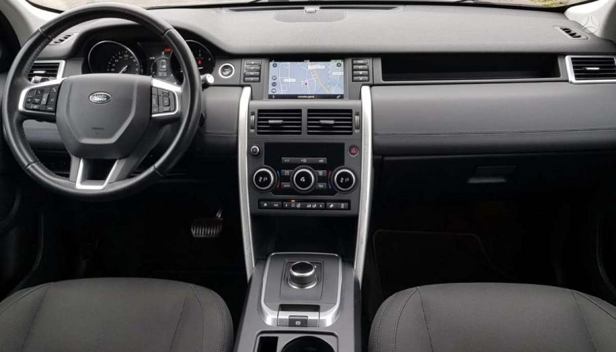 Grey Land Rover Discovery Sport 2017 in Siauliai, with an engine capacity of 2.00 L and mileage of 169 thousand km for 9900 €, photo 11 on AUTOMOTO.COM.LV