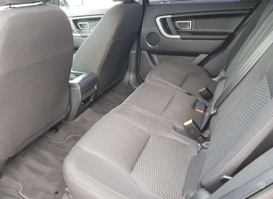 Grey Land Rover Discovery Sport 2017 in Siauliai, with an engine capacity of 2.00 L and mileage of 169 thousand km for 9900 €, photo 12 on AUTOMOTO.COM.LV