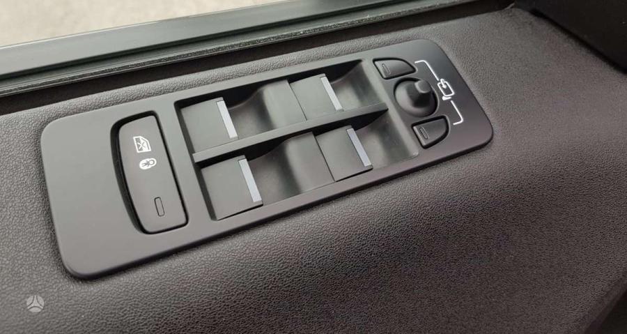 Grey Land Rover Discovery Sport 2017 in Siauliai, with an engine capacity of 2.00 L and mileage of 169 thousand km for 9900 €, photo 15 on AUTOMOTO.COM.LV