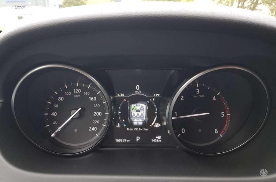 Grey Land Rover Discovery Sport 2017 in Siauliai, with an engine capacity of 2.00 L and mileage of 169 thousand km for 9900 €, photo 18 on AUTOMOTO.COM.LV