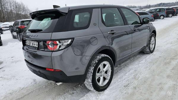 Pelēks Land Rover Discovery Sport 2018 Utena, ar dzinēja tilpumu 2.00 L un nobraukumu 210 tūkst. km par 10950 €, foto 2 vietnē AUTOMOTO.COM.LV