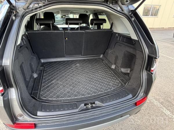 Grey Land Rover Discovery Sport 2018 in Riga, with an engine capacity of 2.00 L and mileage of 110 thousand km for 18490 €, photo 9 on AUTOMOTO.COM.LV