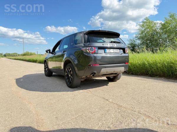 Grey Land Rover Discovery Sport 2018 in Jekabpils, with an engine capacity of 2.00 L and mileage of 279 thousand km for 9100 €, photo 3 on AUTOMOTO.COM.LV