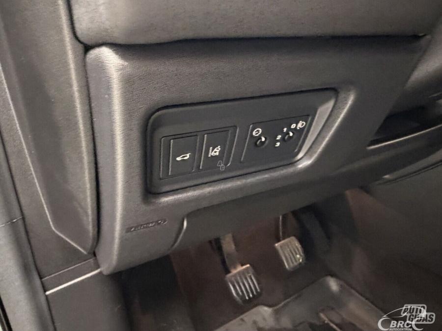 Pelēks Land Rover Discovery Sport 2018 Avižieniai, ar dzinēja tilpumu 2.00 L un nobraukumu 170 tūkst. km par 12400 €, foto 26 vietnē AUTOMOTO.COM.LV