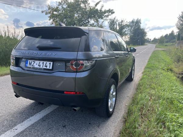Pelēks Land Rover Discovery Sport 2018 Rīga, ar dzinēja tilpumu 2.00 L un nobraukumu 228 tūkst. km par 9850 €, foto 1 vietnē AUTOMOTO.COM.LV