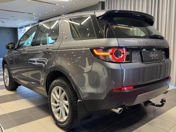 Pelēks Land Rover Discovery Sport 2018 Rīga, ar dzinēja tilpumu 2.00 L un nobraukumu 186 tūkst. km par 12990 €, foto 1 vietnē AUTOMOTO.COM.LV