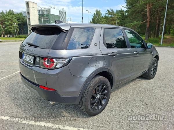 Grey Land Rover Discovery Sport 2018 in Tallinn, with an engine capacity of 2.00 L and mileage of 118 thousand km for 12990 €, photo 2 on AUTOMOTO.COM.LV
