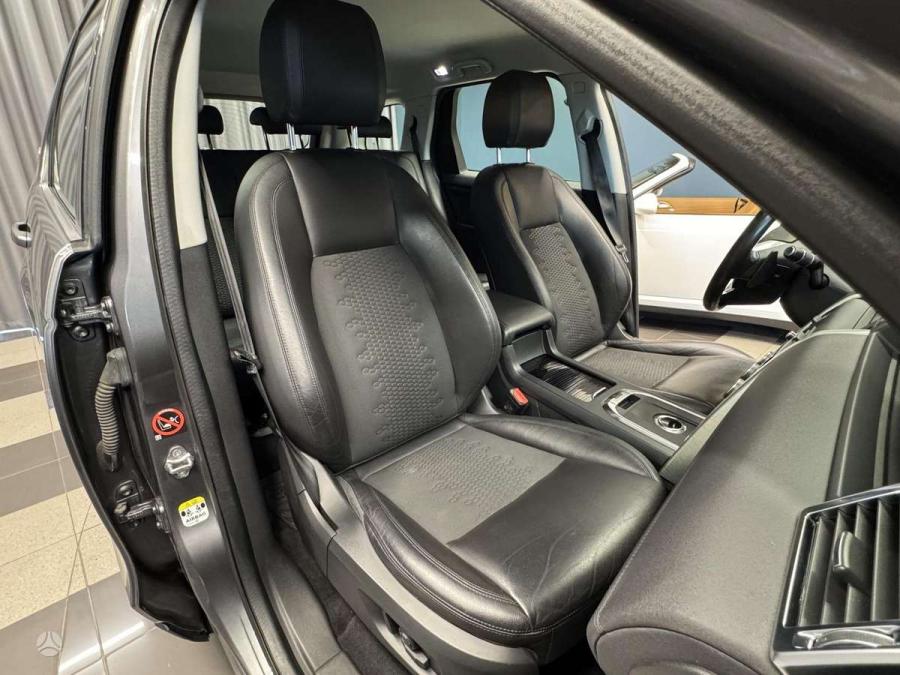 Серый Ленд Ровер Discovery Sport 2018 в Рига, объемом двигателя 2.00 л и пробегом 186 тыс. км за 12990 €, фото 15 на AUTOMOTO.COM.LV