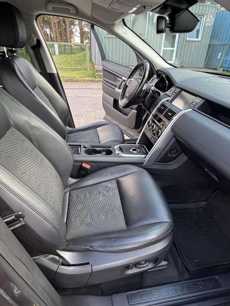 Grey Land Rover Discovery Sport 2018 in Riga, with an engine capacity of 2.00 L and mileage of 110 thousand km for 14750 €, photo 8 on AUTOMOTO.COM.LV