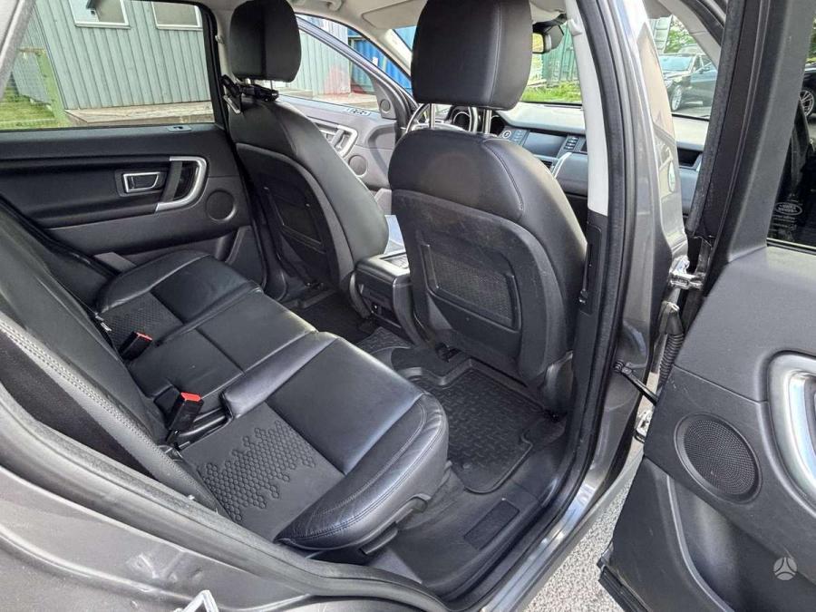 Grey Land Rover Discovery Sport 2018 in Riga, with an engine capacity of 2.00 L and mileage of 110 thousand km for 14750 €, photo 13 on AUTOMOTO.COM.LV