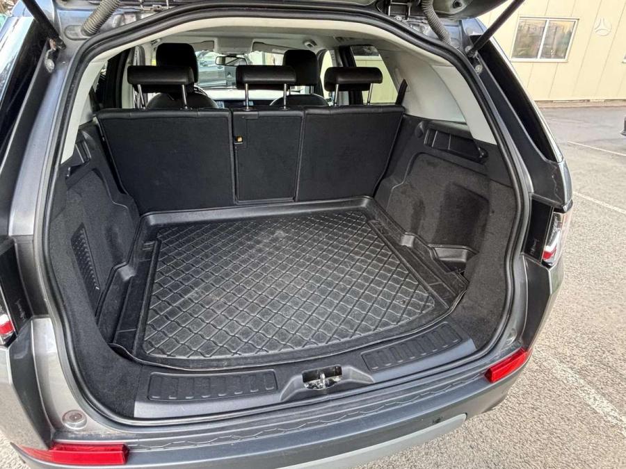 Grey Land Rover Discovery Sport 2018 in Riga, with an engine capacity of 2.00 L and mileage of 110 thousand km for 14750 €, photo 14 on AUTOMOTO.COM.LV