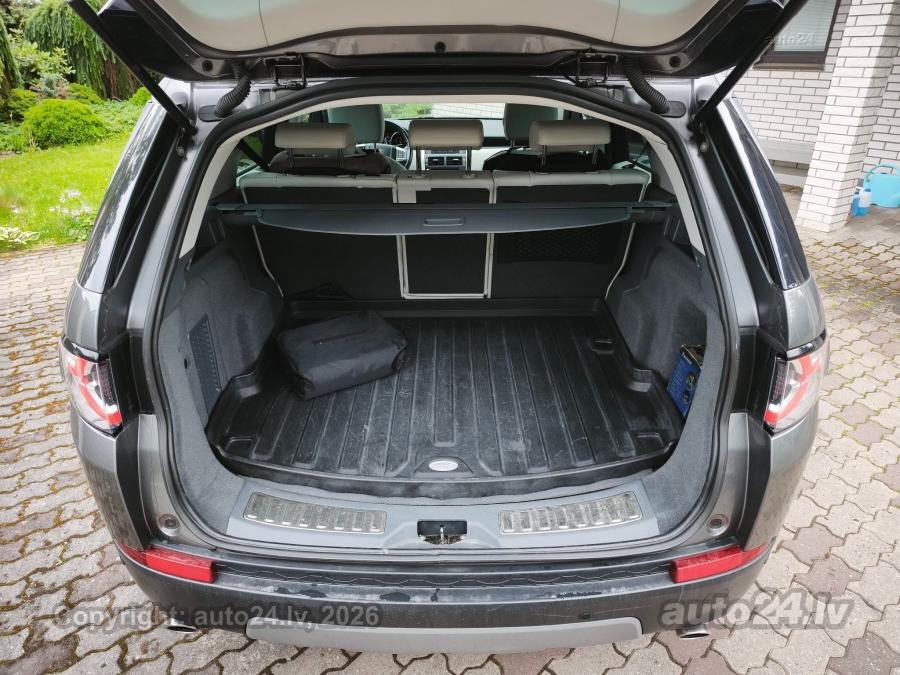 Grey Land Rover Discovery Sport 2018 in Tallinn, with an engine capacity of 2.00 L and mileage of 77 thousand km for 16500 €, photo 9 on AUTOMOTO.COM.LV
