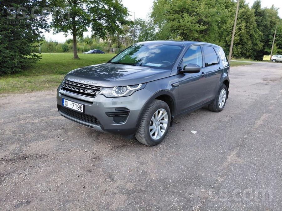 Grey Land Rover Discovery Sport 2018 in Talsi, with an engine capacity of 2.00 L and mileage of 138 thousand km for 12950 €, photo 1 on AUTOMOTO.COM.LV