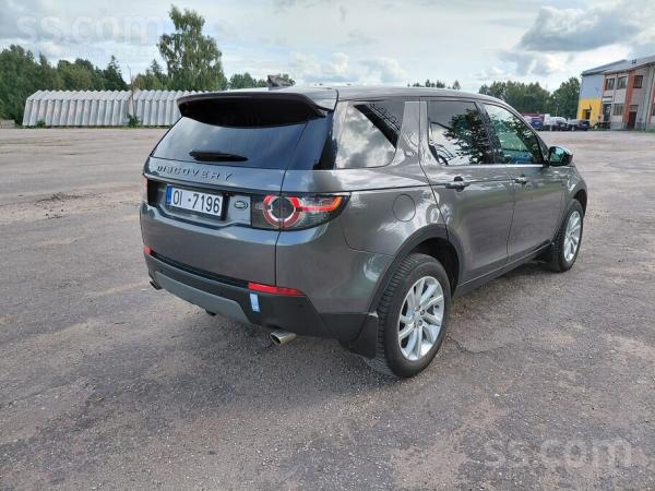 Grey Land Rover Discovery Sport 2018 in Talsi, with an engine capacity of 2.00 L and mileage of 138 thousand km for 12950 €, photo 4 on AUTOMOTO.COM.LV