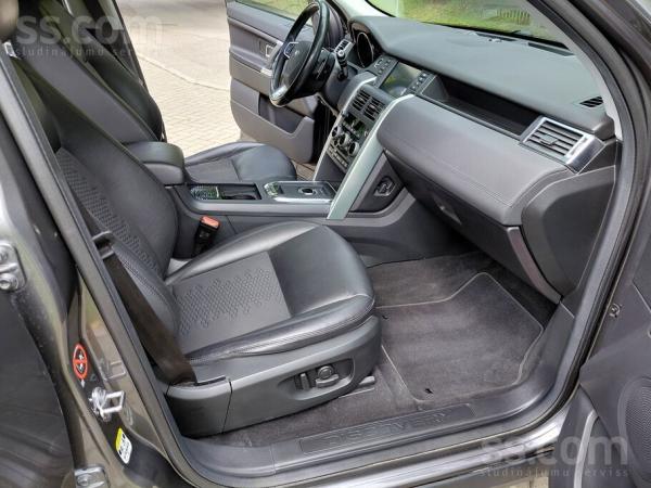 Grey Land Rover Discovery Sport 2018 in Talsi, with an engine capacity of 2.00 L and mileage of 138 thousand km for 12950 €, photo 7 on AUTOMOTO.COM.LV