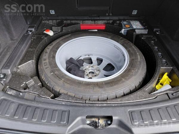 Grey Land Rover Discovery Sport 2018 in Talsi, with an engine capacity of 2.00 L and mileage of 138 thousand km for 12950 €, photo 10 on AUTOMOTO.COM.LV