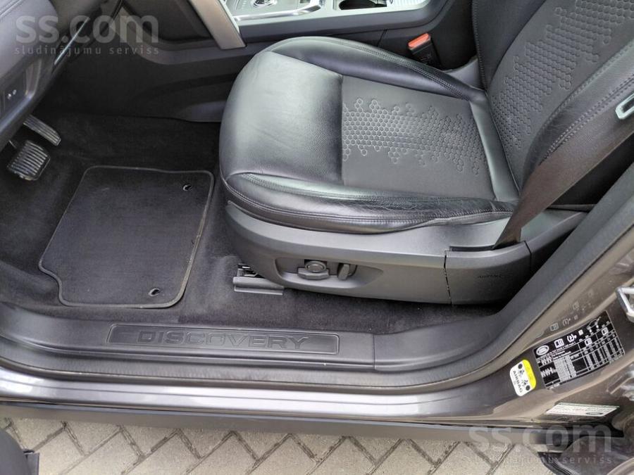 Grey Land Rover Discovery Sport 2018 in Talsi, with an engine capacity of 2.00 L and mileage of 138 thousand km for 12950 €, photo 12 on AUTOMOTO.COM.LV