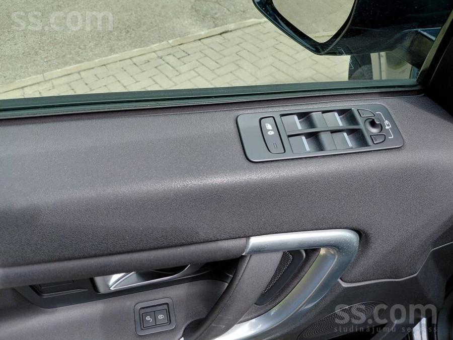 Grey Land Rover Discovery Sport 2018 in Talsi, with an engine capacity of 2.00 L and mileage of 138 thousand km for 12950 €, photo 15 on AUTOMOTO.COM.LV