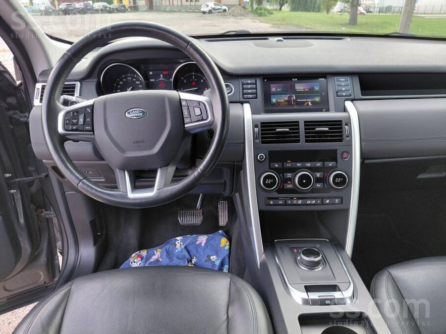 Grey Land Rover Discovery Sport 2018 in Talsi, with an engine capacity of 2.00 L and mileage of 138 thousand km for 12950 €, photo 19 on AUTOMOTO.COM.LV