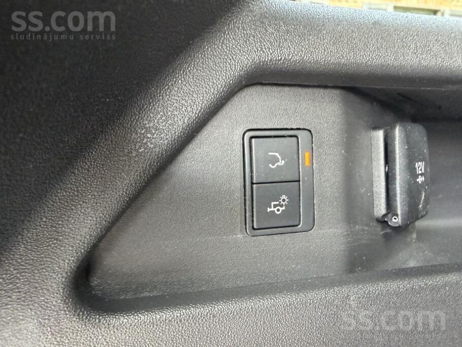 Pelēks Land Rover Discovery Sport 2018 Rēzekne, ar dzinēja tilpumu 2.00 L un nobraukumu 241 tūkst. km par 12990 €, foto 21 vietnē AUTOMOTO.COM.LV
