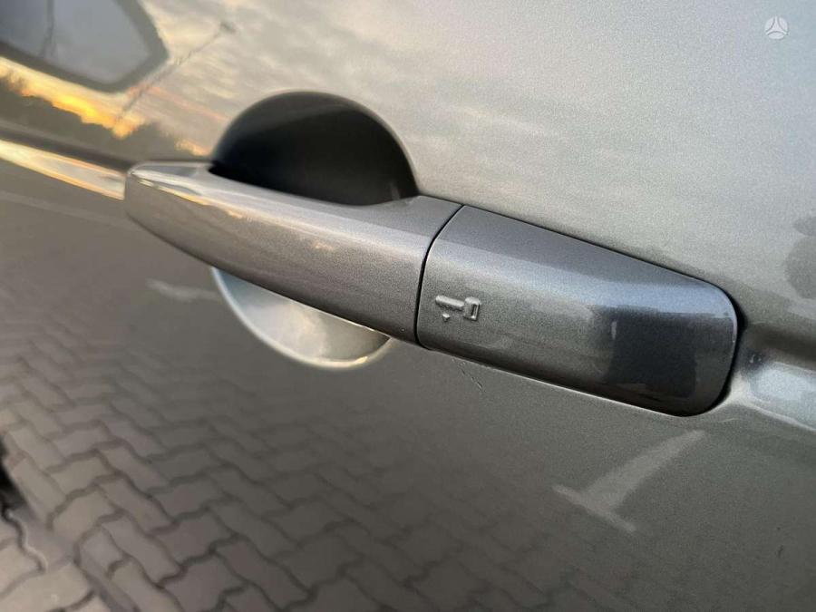 Pelēks Land Rover Discovery Sport 2018 Panevēža, ar dzinēja tilpumu 2.00 L un nobraukumu 171 tūkst. km par 12200 €, foto 18 vietnē AUTOMOTO.COM.LV