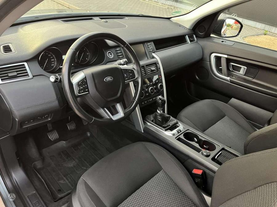 Pelēks Land Rover Discovery Sport 2018 Panevēža, ar dzinēja tilpumu 2.00 L un nobraukumu 171 tūkst. km par 12200 €, foto 23 vietnē AUTOMOTO.COM.LV