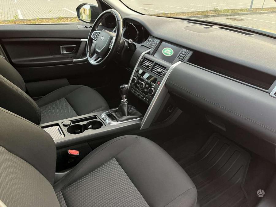 Pelēks Land Rover Discovery Sport 2018 Panevēža, ar dzinēja tilpumu 2.00 L un nobraukumu 171 tūkst. km par 12200 €, foto 28 vietnē AUTOMOTO.COM.LV
