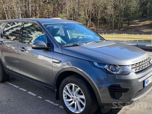 Land Rover Discovery Sport 2018 in Riga on AUTOMOTO.COM.LV Grey Land Rover Discovery Sport 2018 in Riga, with an engine capacity of 2.00 L and mileage of 102 thousand km for 10750 €, photo 5 on AUTOMOTO.COM.LV