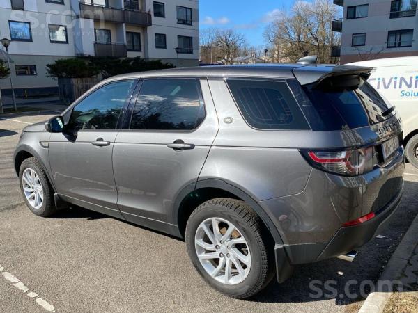 Land Rover Discovery Sport 2018 in Riga on AUTOMOTO.COM.LV Grey Land Rover Discovery Sport 2018 in Riga, with an engine capacity of 2.00 L and mileage of 102 thousand km for 10750 €, photo 6 on AUTOMOTO.COM.LV