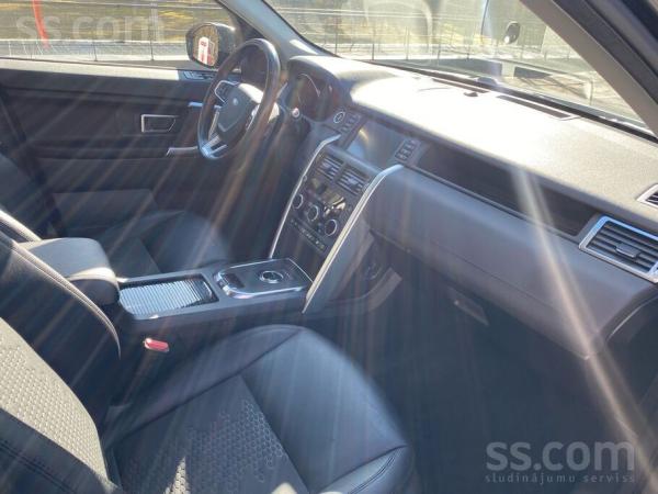 Land Rover Discovery Sport 2018 in Riga on AUTOMOTO.COM.LV Grey Land Rover Discovery Sport 2018 in Riga, with an engine capacity of 2.00 L and mileage of 102 thousand km for 10750 €, photo 7 on AUTOMOTO.COM.LV