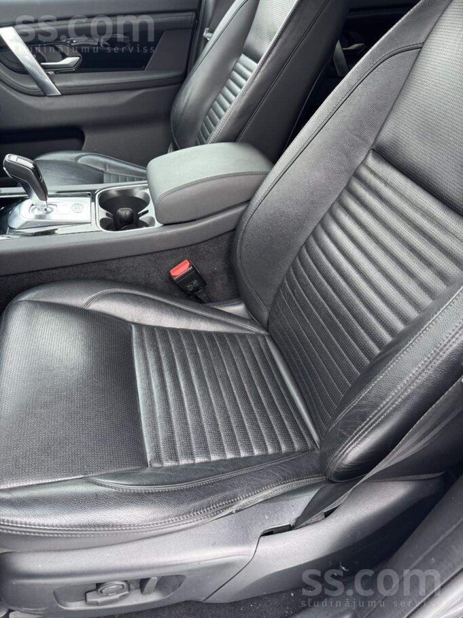 Grey Land Rover Discovery Sport 2019 in Riga, with an engine capacity of 2.00 L and mileage of 181 thousand km for 15200 €, photo 10 on AUTOMOTO.COM.LV