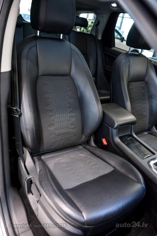 Pelēks Land Rover Discovery Sport 2019 Tallina, ar dzinēja tilpumu 2.00 L un nobraukumu 85 tūkst. km par 17900 €, foto 9 vietnē AUTOMOTO.COM.LV