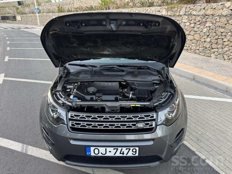 Grey Land Rover Discovery Sport 2019 in Riga, with an engine capacity of 2.00 L and mileage of 0 thousand km for 13749 €, photo 4 on AUTOMOTO.COM.LV
