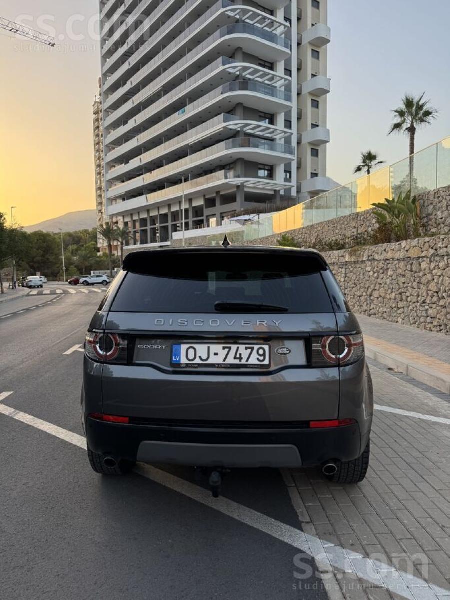 Grey Land Rover Discovery Sport 2019 in Riga, with an engine capacity of 2.00 L and mileage of 0 thousand km for 13749 €, photo 9 on AUTOMOTO.COM.LV