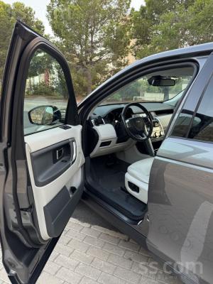 Grey Land Rover Discovery Sport 2019 in Riga, with an engine capacity of 2.00 L and mileage of 0 thousand km for 13749 €, photo 13 on AUTOMOTO.COM.LV