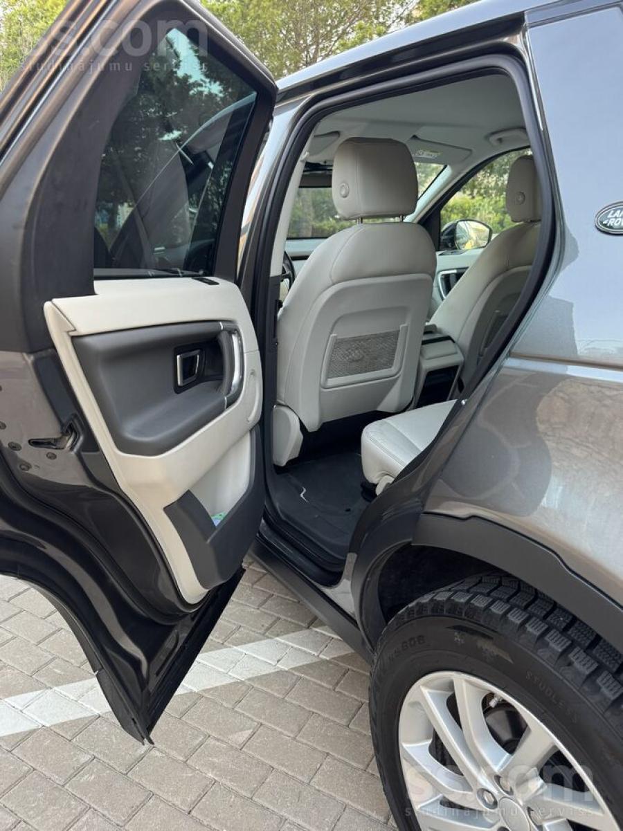 Grey Land Rover Discovery Sport 2019 in Riga, with an engine capacity of 2.00 L and mileage of 0 thousand km for 13749 €, photo 14 on AUTOMOTO.COM.LV