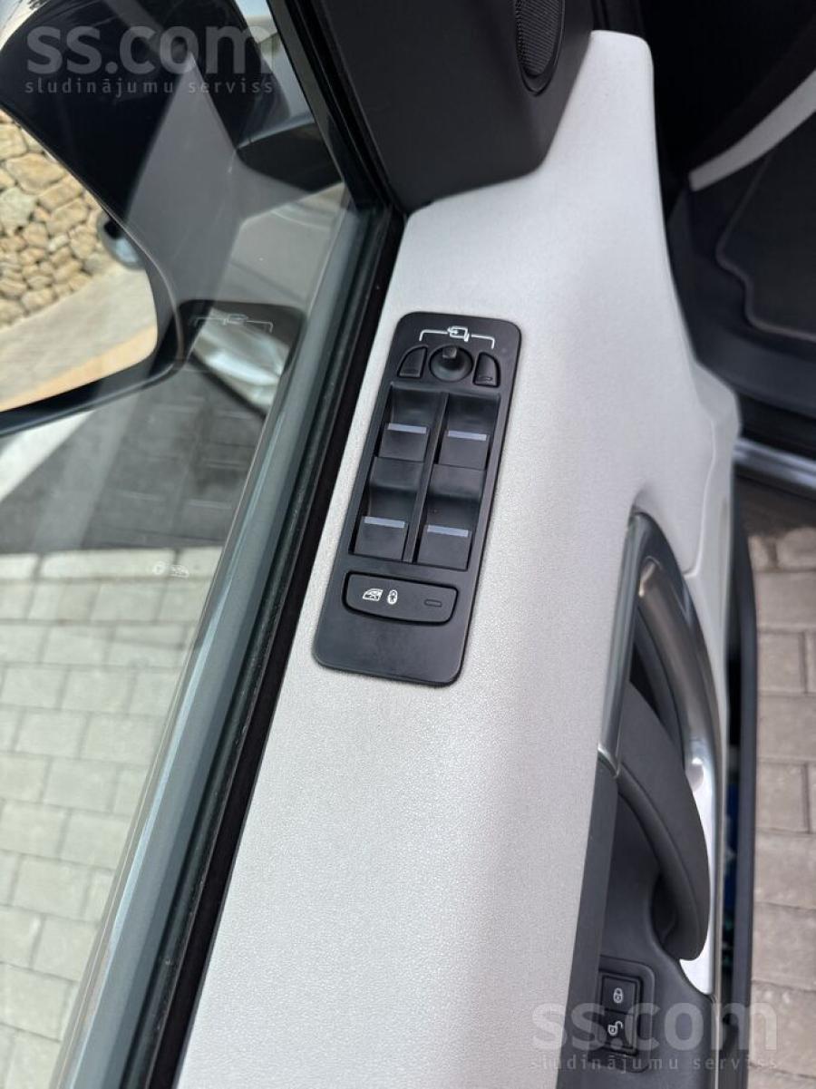 Grey Land Rover Discovery Sport 2019 in Riga, with an engine capacity of 2.00 L and mileage of 0 thousand km for 13749 €, photo 19 on AUTOMOTO.COM.LV