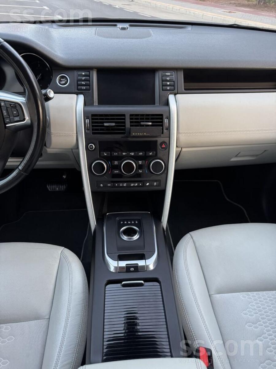 Grey Land Rover Discovery Sport 2019 in Riga, with an engine capacity of 2.00 L and mileage of 0 thousand km for 13749 €, photo 30 on AUTOMOTO.COM.LV