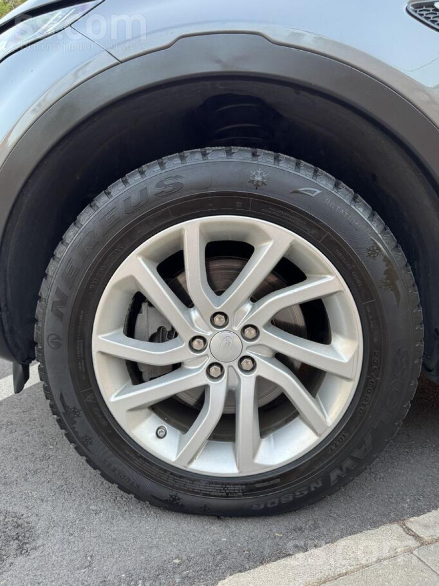 Grey Land Rover Discovery Sport 2019 in Riga, with an engine capacity of 2.00 L and mileage of 0 thousand km for 13749 €, photo 32 on AUTOMOTO.COM.LV