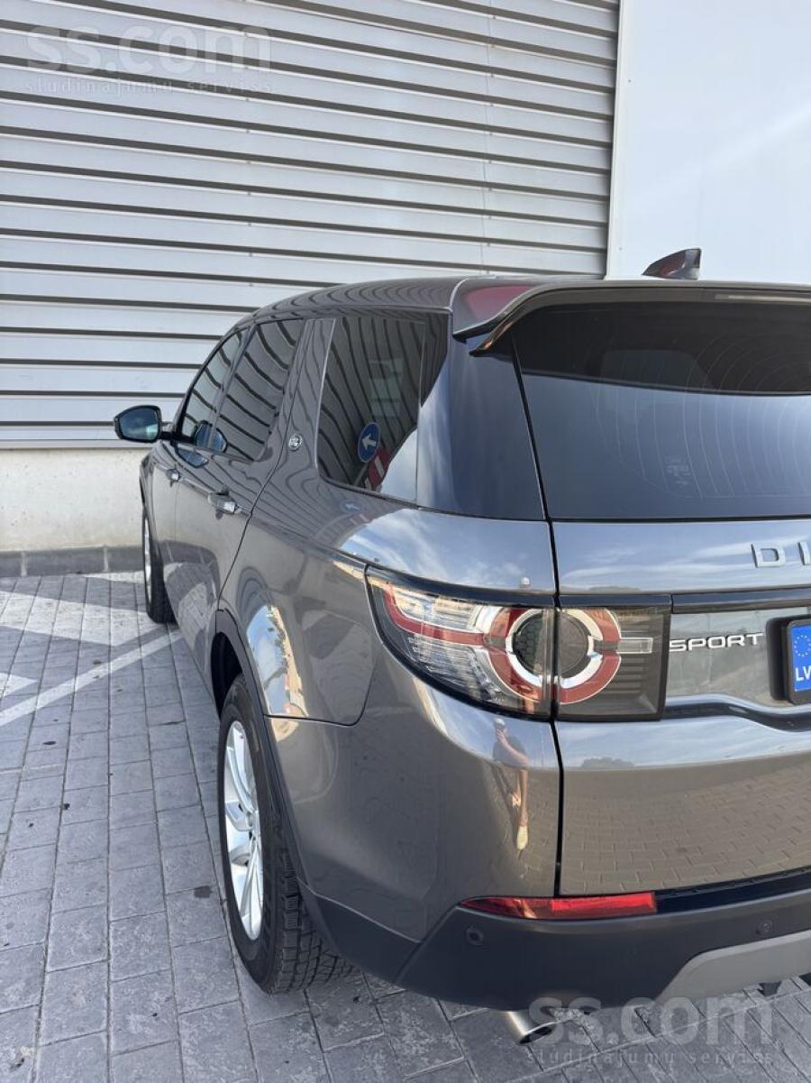 Pelēks Land Rover Discovery Sport 2019 Rīga, ar dzinēja tilpumu 2.00 L un nobraukumu 215 tūkst. km par 12999 €, foto 5 vietnē AUTOMOTO.COM.LV