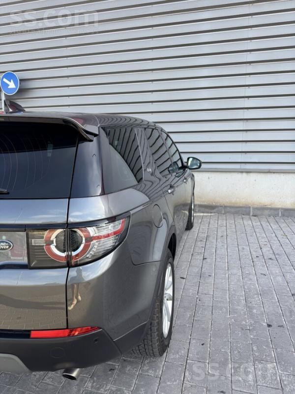 Grey Land Rover Discovery Sport 2019 in Riga, with an engine capacity of 2.00 L and mileage of 215 thousand km for 12999 €, photo 6 on AUTOMOTO.COM.LV