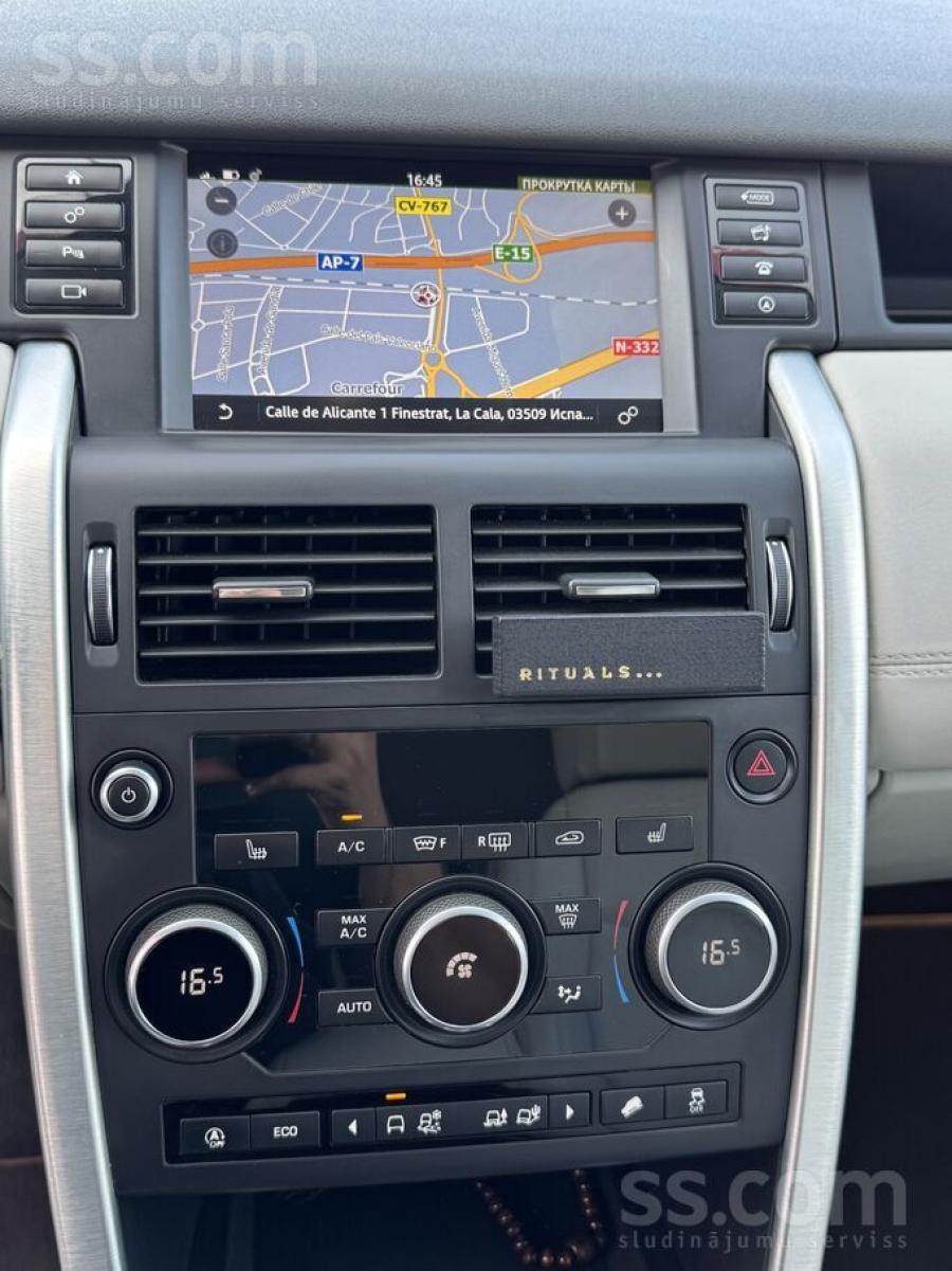 Pelēks Land Rover Discovery Sport 2019 Rīga, ar dzinēja tilpumu 2.00 L un nobraukumu 215 tūkst. km par 12999 €, foto 25 vietnē AUTOMOTO.COM.LV