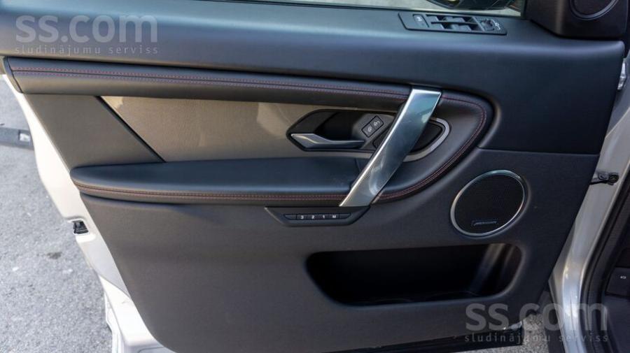 Grey Land Rover Discovery Sport 2020 in Riga, with an engine capacity of 2.00 L and mileage of 54 thousand km for 21590 €, photo 25 on AUTOMOTO.COM.LV