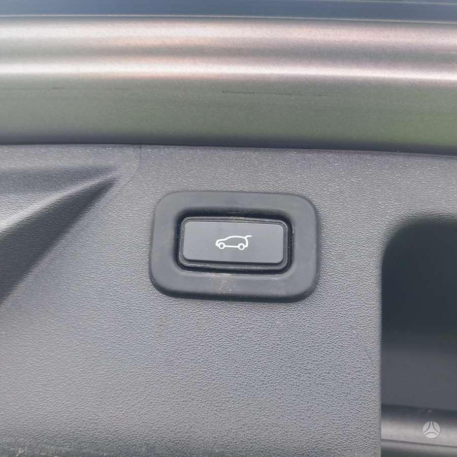 Grey Land Rover Discovery Sport 2020 in Panevezys, with an engine capacity of 2.00 L and mileage of 81 thousand km for 15900 €, photo 25 on AUTOMOTO.COM.LV