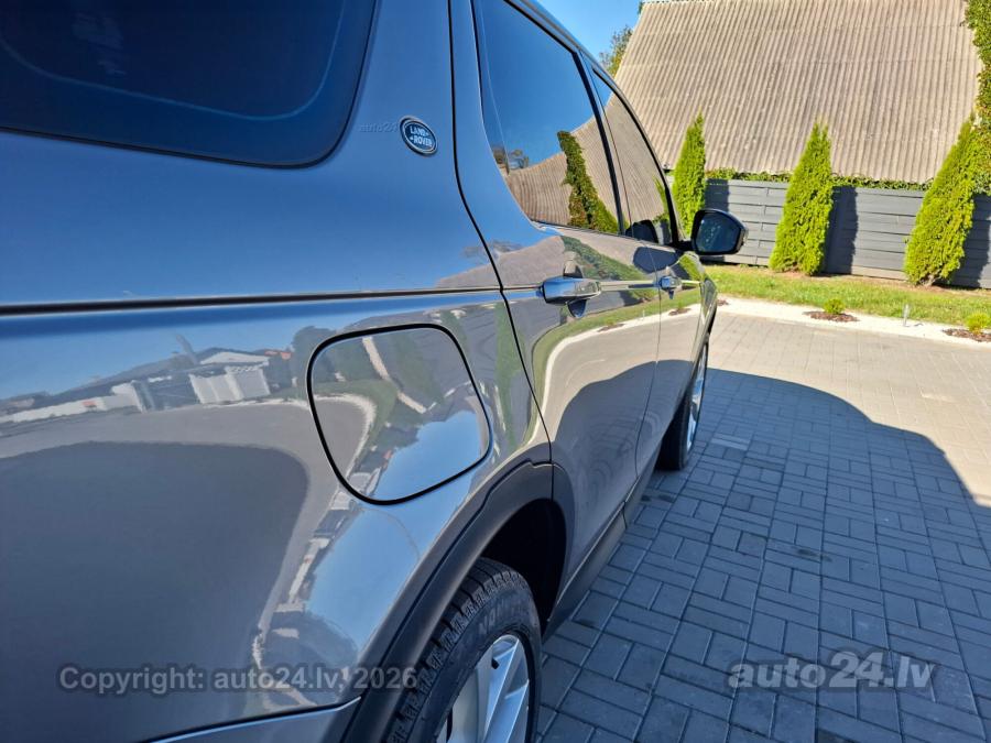 Grey Land Rover Discovery Sport 2022 in Tallinn, with an engine capacity of 2.00 L and mileage of 98 thousand km for 30000 €, photo 8 on AUTOMOTO.COM.LV