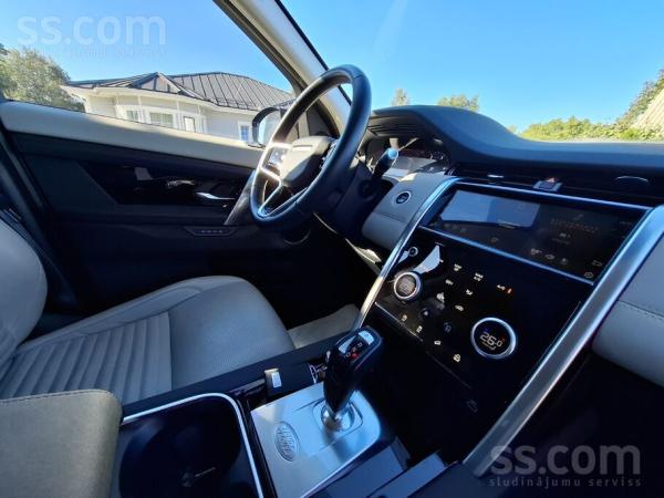Grey Land Rover Discovery Sport 2022 in Tallinn, with an engine capacity of 2.00 L and mileage of 100 thousand km for 25500 €, photo 8 on AUTOMOTO.COM.LV