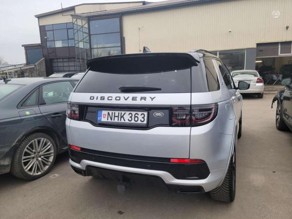 Grey Land Rover Discovery Sport 2023 in Vilnius, with an engine capacity of 2.00 L and mileage of 12 thousand km for 31950 €, photo 5 on AUTOMOTO.COM.LV