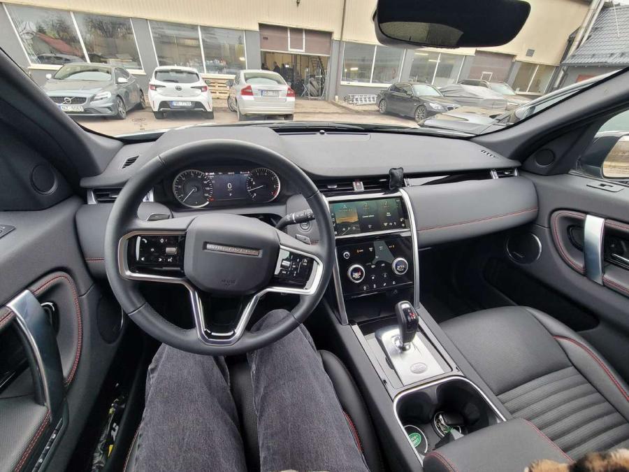 Pelēks Land Rover Discovery Sport 2023 Viļņa, ar dzinēja tilpumu 2.00 L un nobraukumu 12 tūkst. km par 31950 €, foto 10 vietnē AUTOMOTO.COM.LV