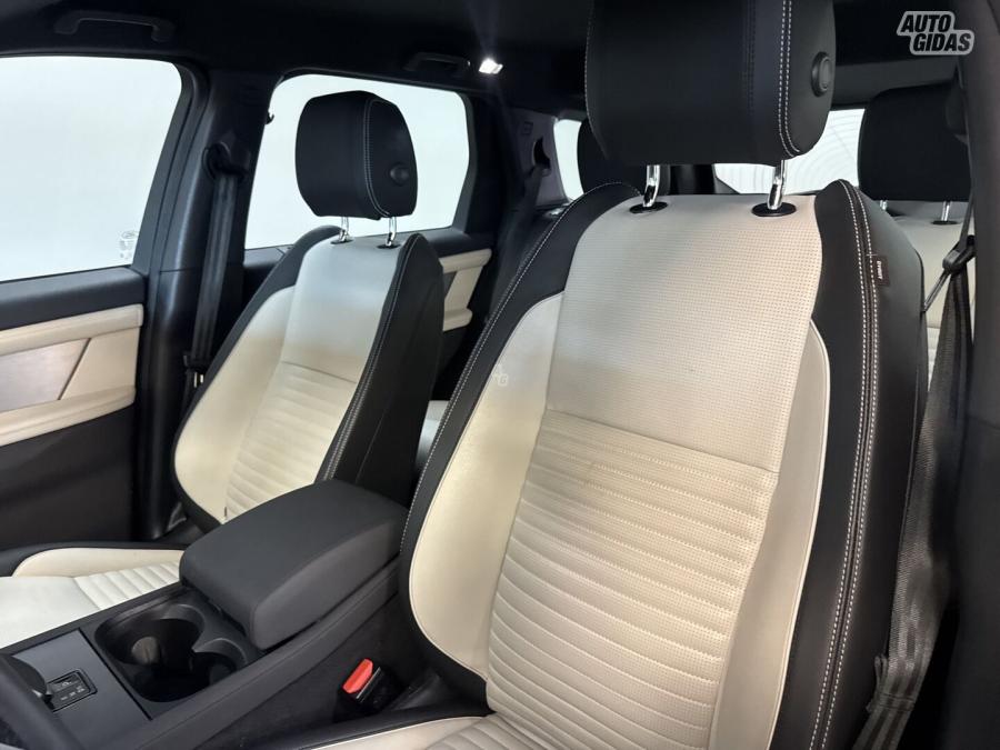 Grey Land Rover Discovery Sport 2025 in Vilnius, with an engine capacity of 2.00 L and mileage of 43 thousand km for 42000 €, photo 11 on AUTOMOTO.COM.LV