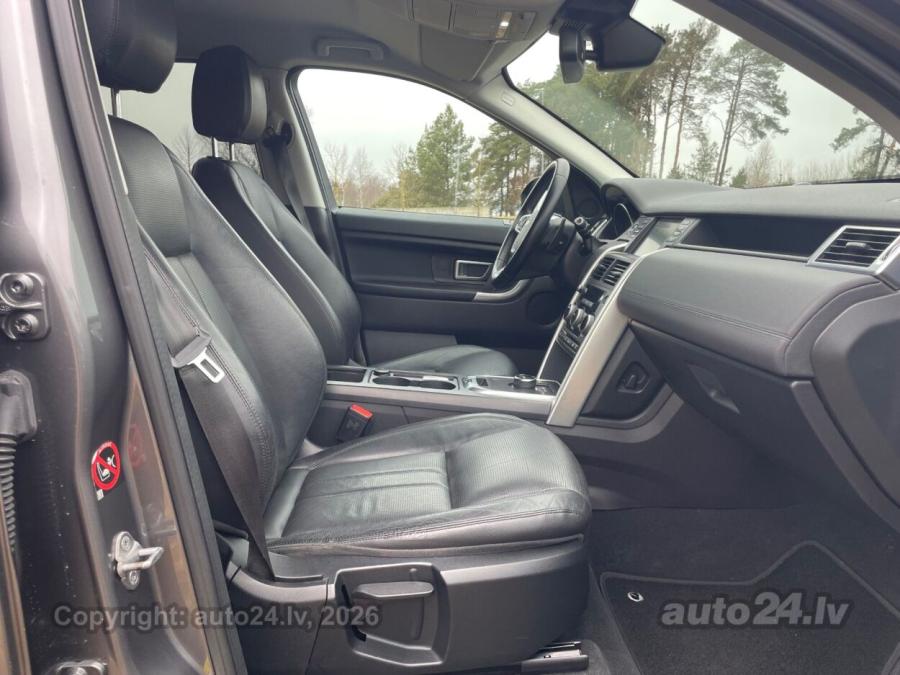 Grey Land Rover Discovery Sport 2018 in Tallinn, with an engine capacity of 2.00 L and mileage of 118 thousand km for 13500 €, photo 13 on AUTOMOTO.COM.LV